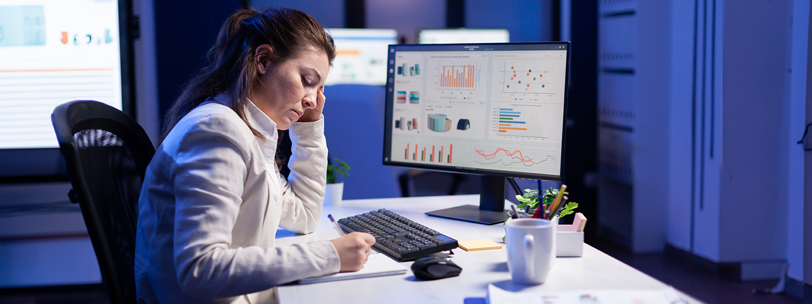 Transforming Business Insights: Augmented Analytics vs. Traditional BI